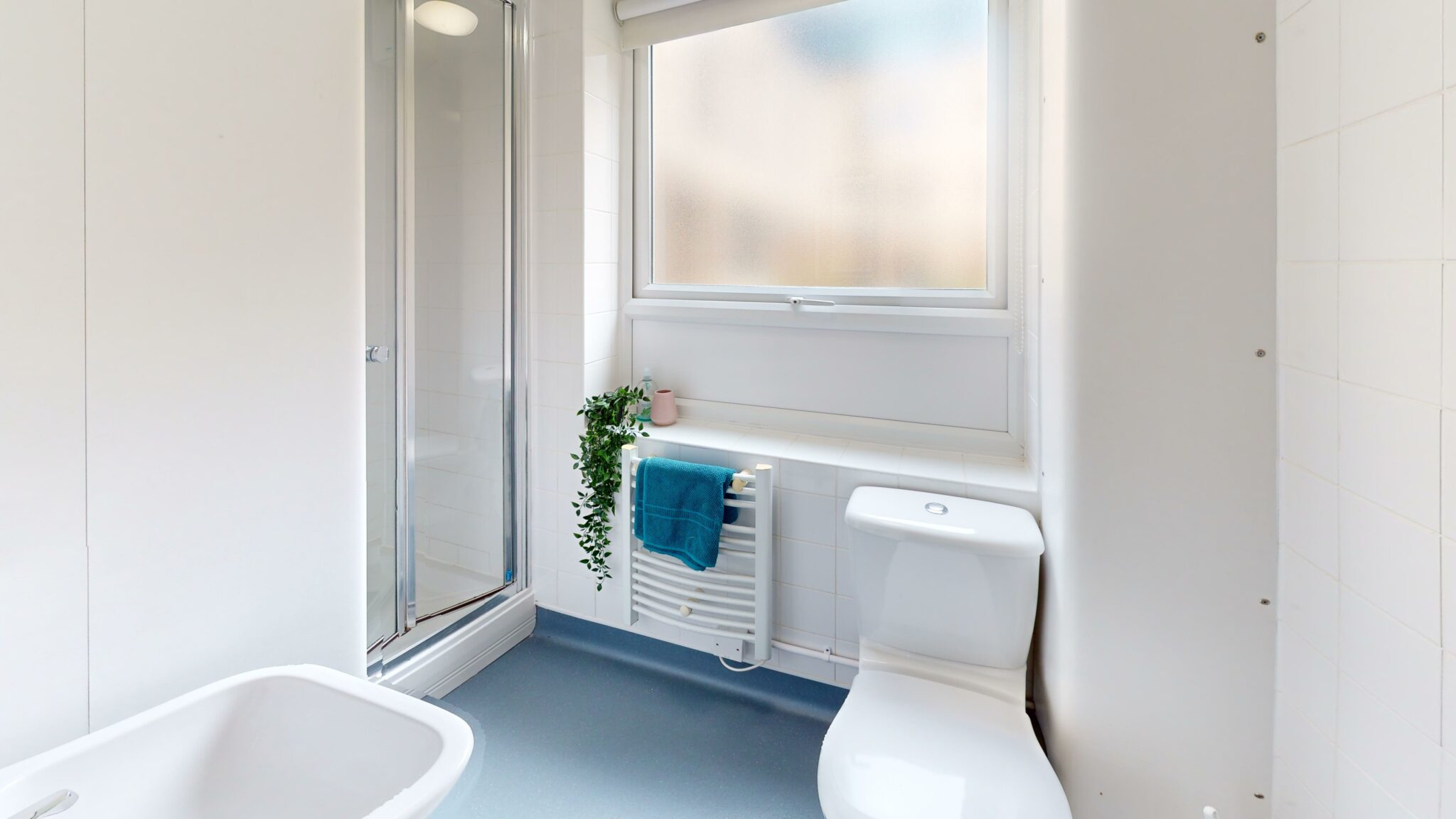 Large Standard Bedroom – student room at UPP Broadgate Park - official University of Nottingham ...