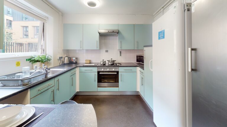 Large Standard Bedroom – student room at UPP Broadgate Park - official University of Nottingham ...